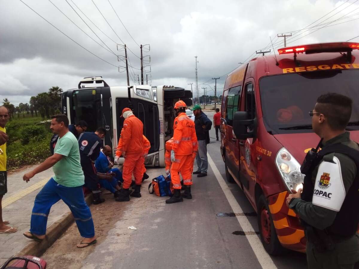 Corpo de Bombeiros atua em ocorrência de resgate veicular