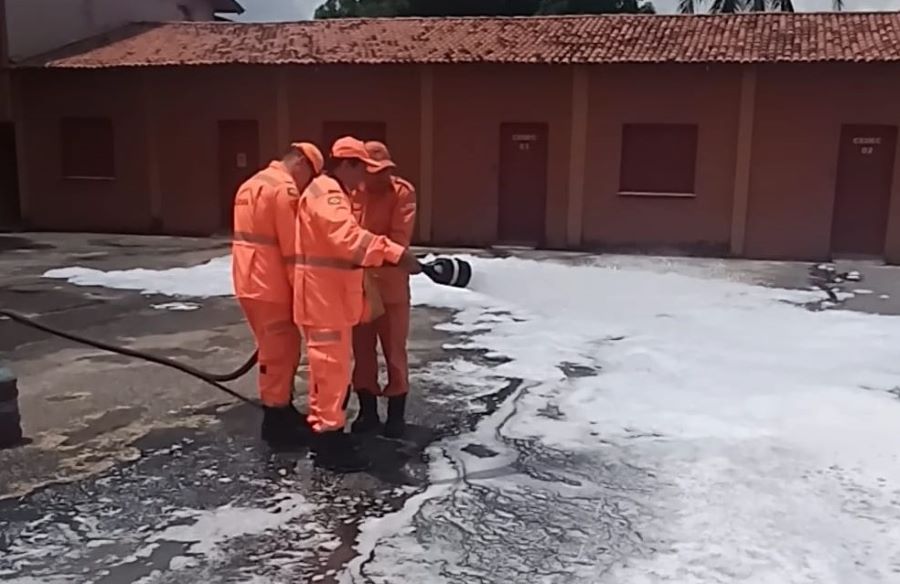 Instrução sobre o Uso do Líquido Gerador de Espuma (LGE) Aprimora ...