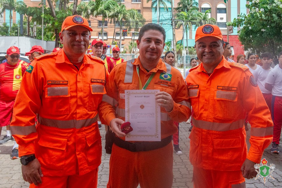2ª Companhia do 1⁰ Batalhão do CBMCE celebra 52 anos de Vidas Alheias e ...